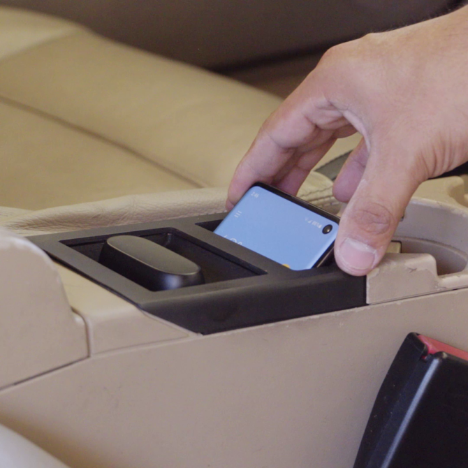 BMW E46 Wireless Charger (M3 Compatible) - 76 Designs